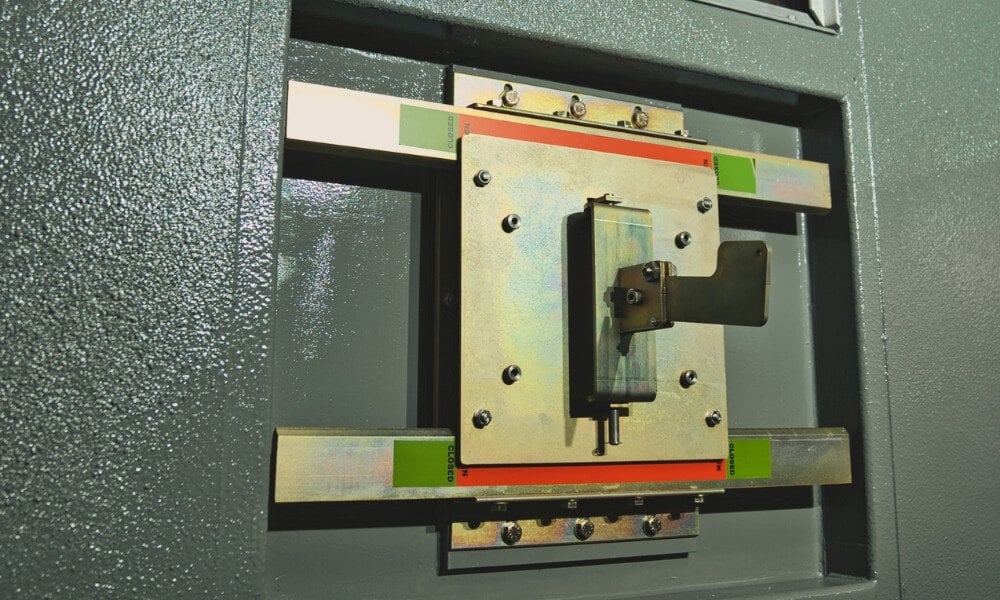 Hands Free Dual-Direction Operation Weapons Port